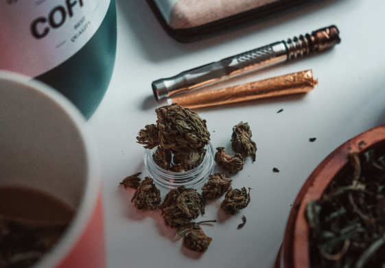 The 5 Best Cannabis Strains for Early Morning Wake and Bake – Vibe By California